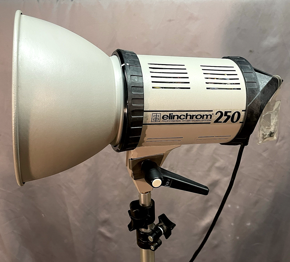 Elinchrom Multi Voltage Flash Unit Style 250 Flashlight on Expandable ...