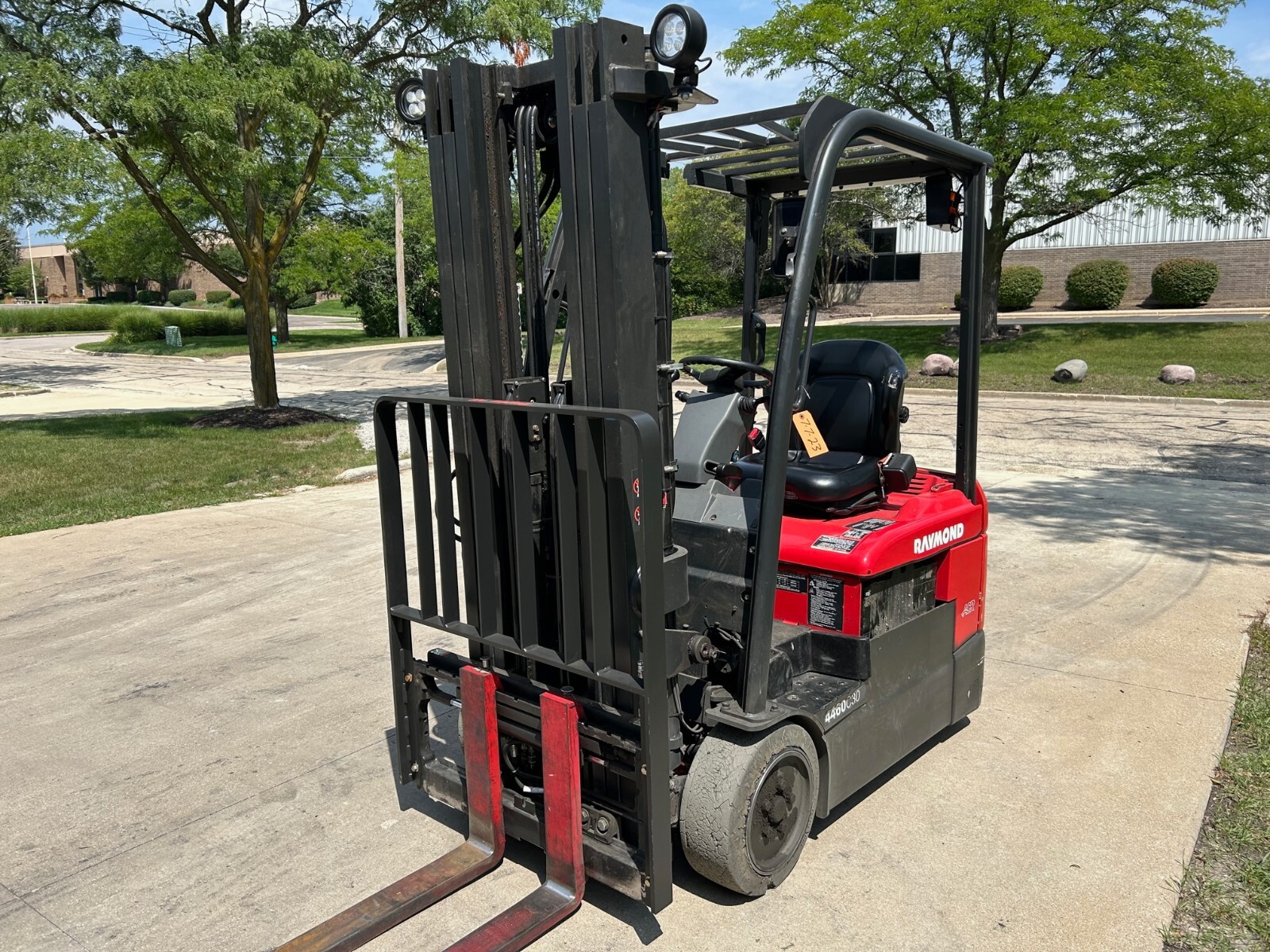 2020 Raymond 4460-30 3000 lb Cap. Electric Forklift 3 Stage Mast. ONLY ...