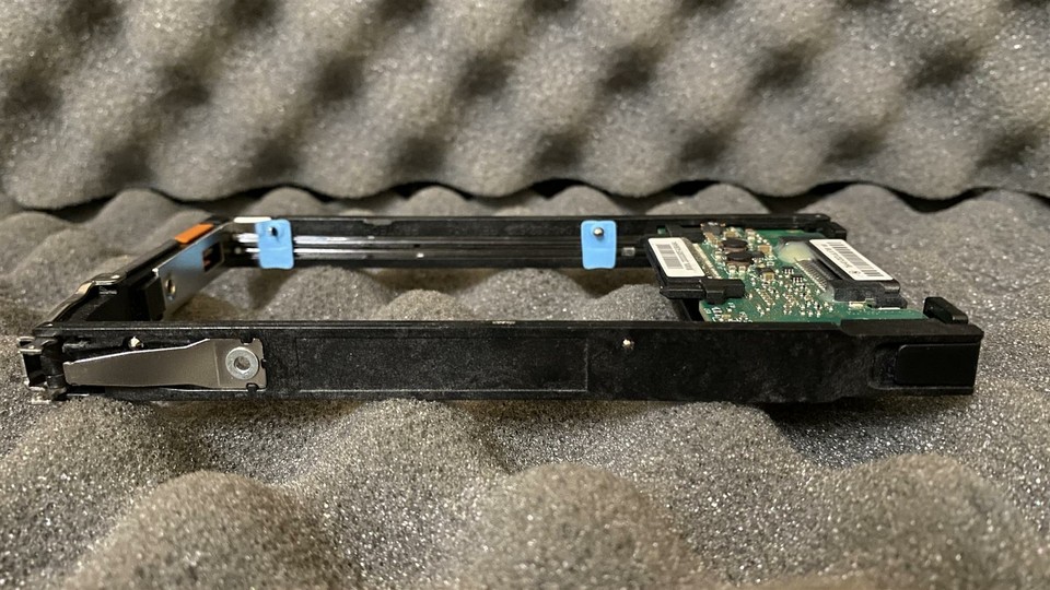 EMC 005050266 313-153-000A-00 6.3cm Disque SAS Plateau Boîte 15K 300 Go ...