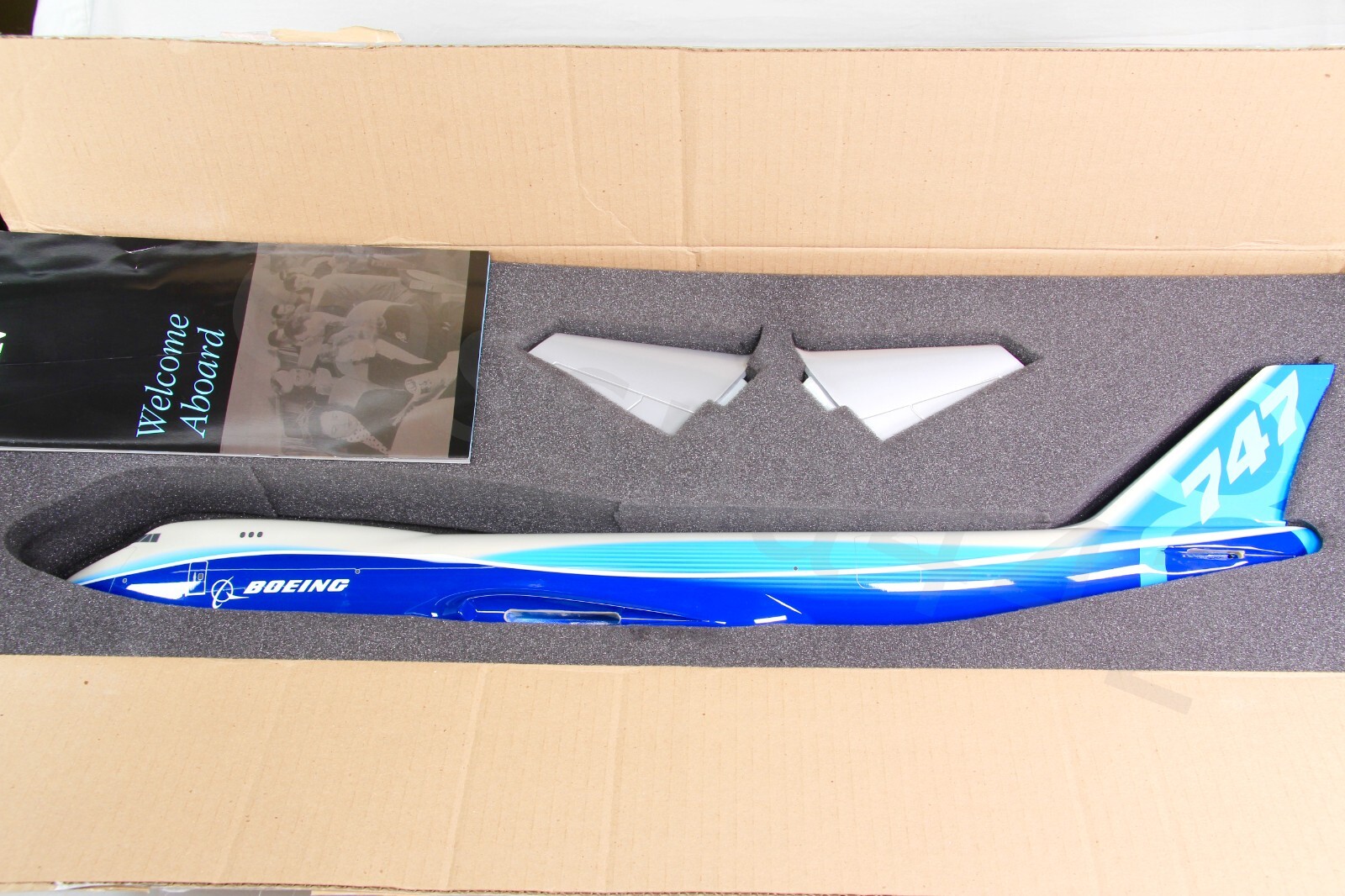 PACMIN Boeing 747-8 Freight 1:100 Aircraft Model & Base Complete ...