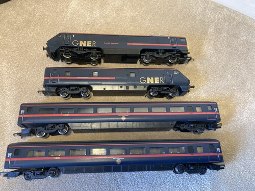 HORNBY 'OO' GAUGE R2002 GNER BLUE/RED CLASS 91 '225 LOCO 4 car set ...