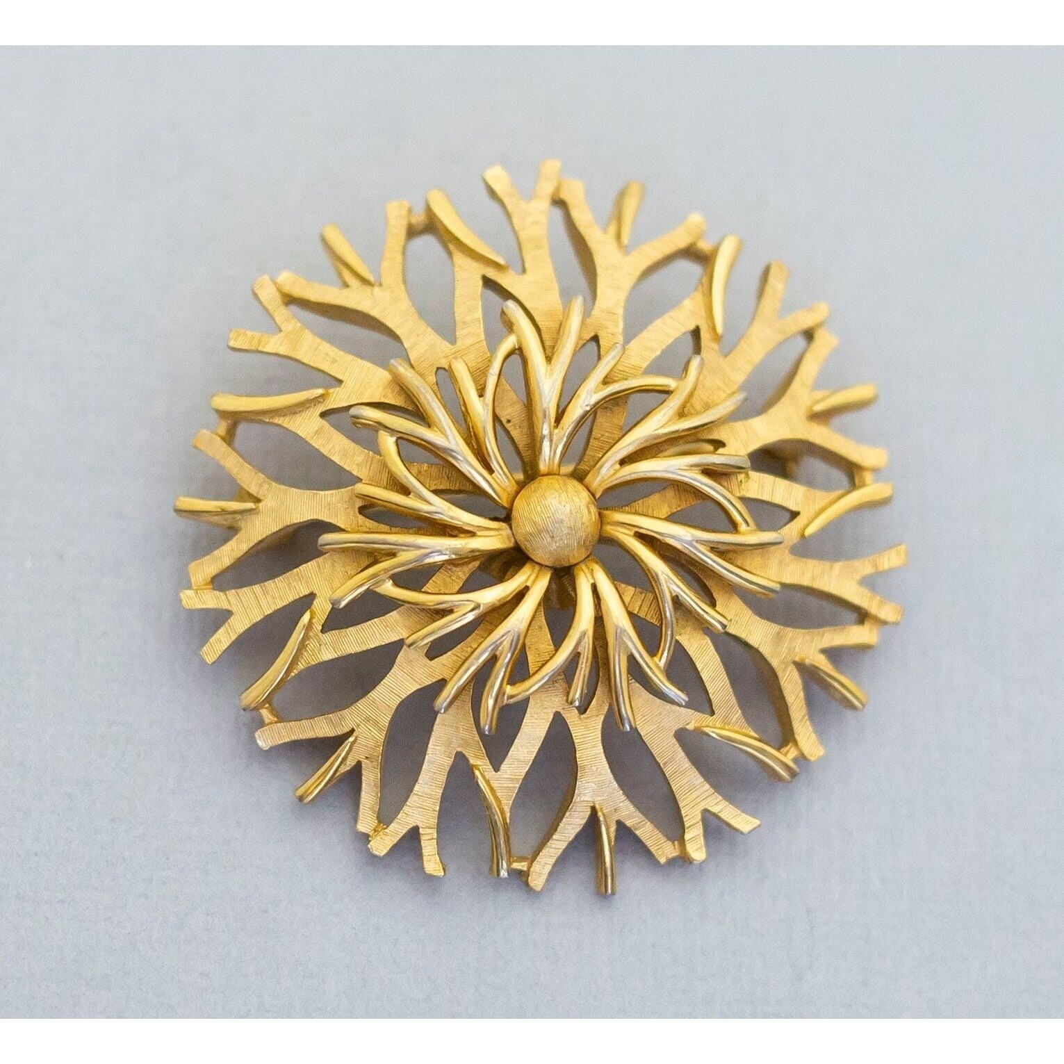 Spiral golden flower vintage brooch made by Crown Tri… - Gem