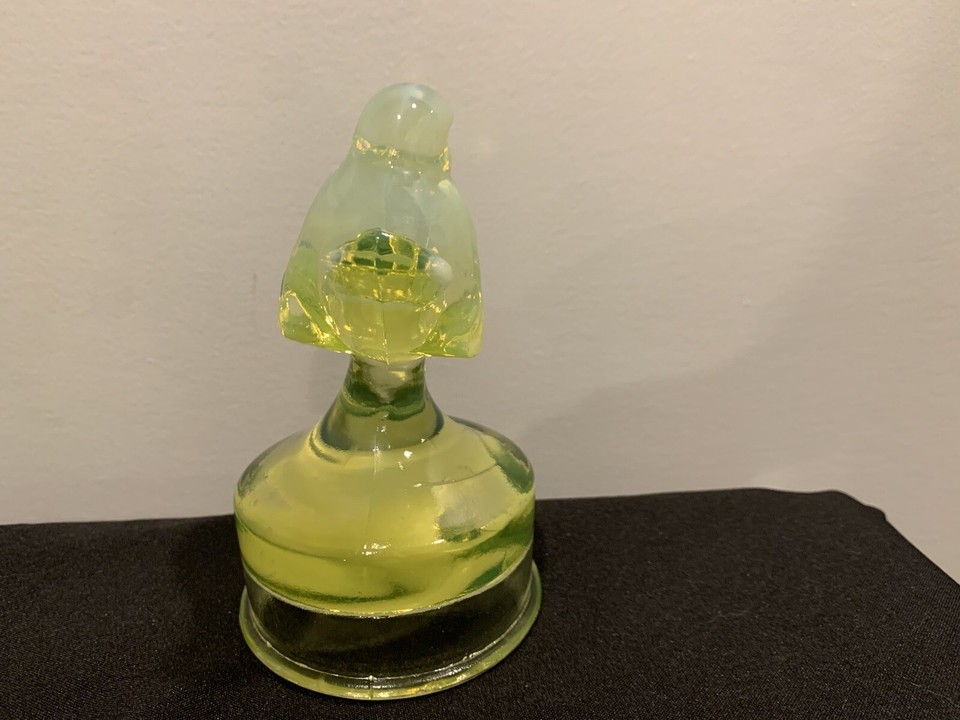 Uranium Vaseline Opalescent FENTON - Robin on Font - RARE!!!!! | eBay