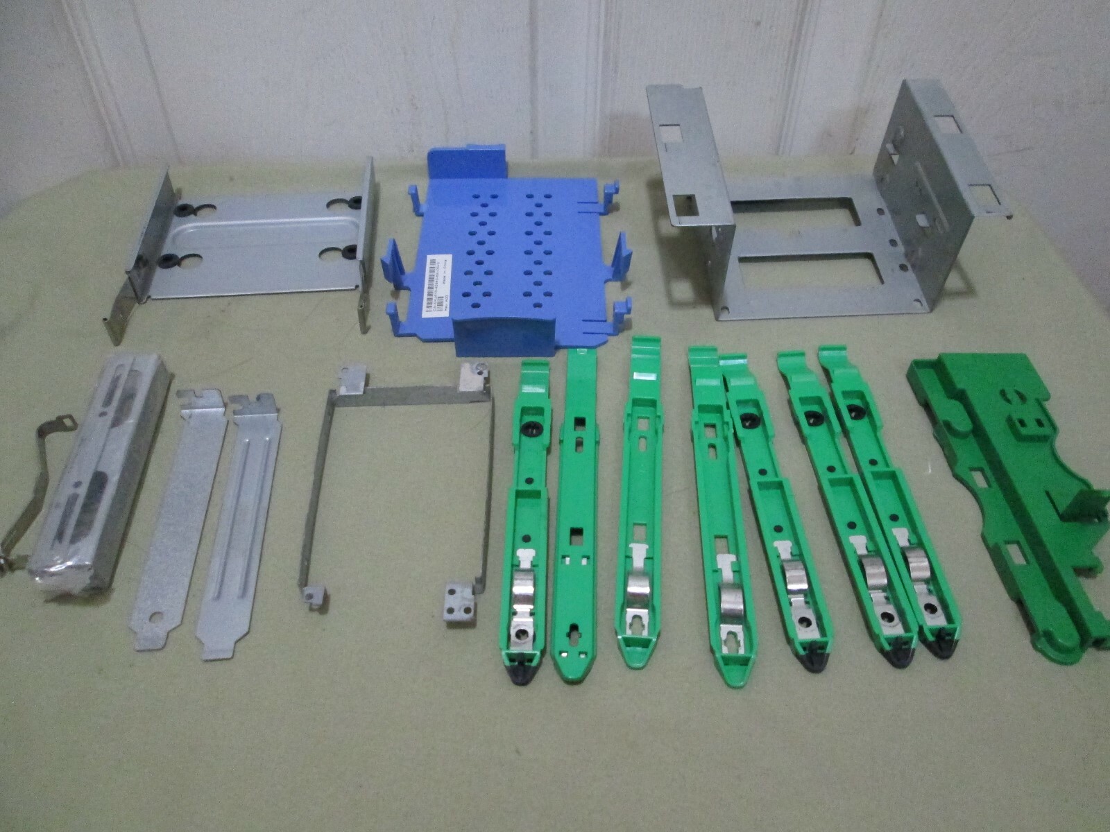 Large lot of desktop and laptop hard drive rails and caddies. See ...