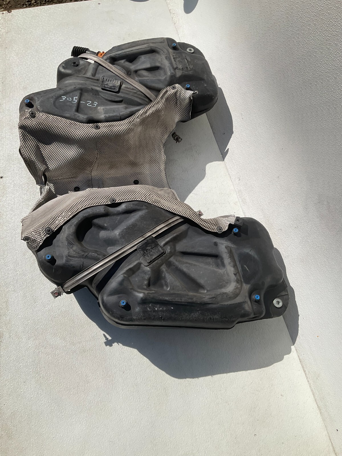 06-11 Mercedes ML350 W164 Fuel Tank Gasoline Reservoir Tank 164 471 00 ...