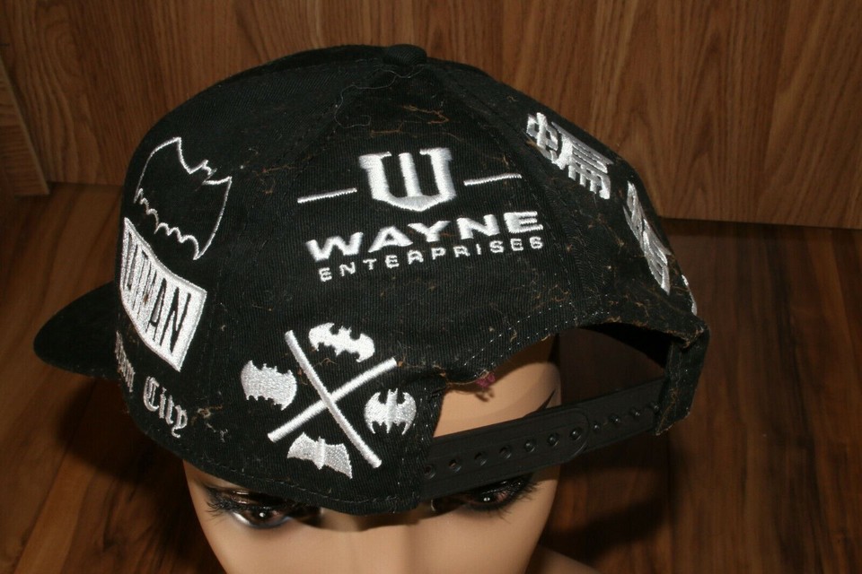 ! Batman Gotham City Wayne Enterprises snap-back truckers hat cap NWOT ...