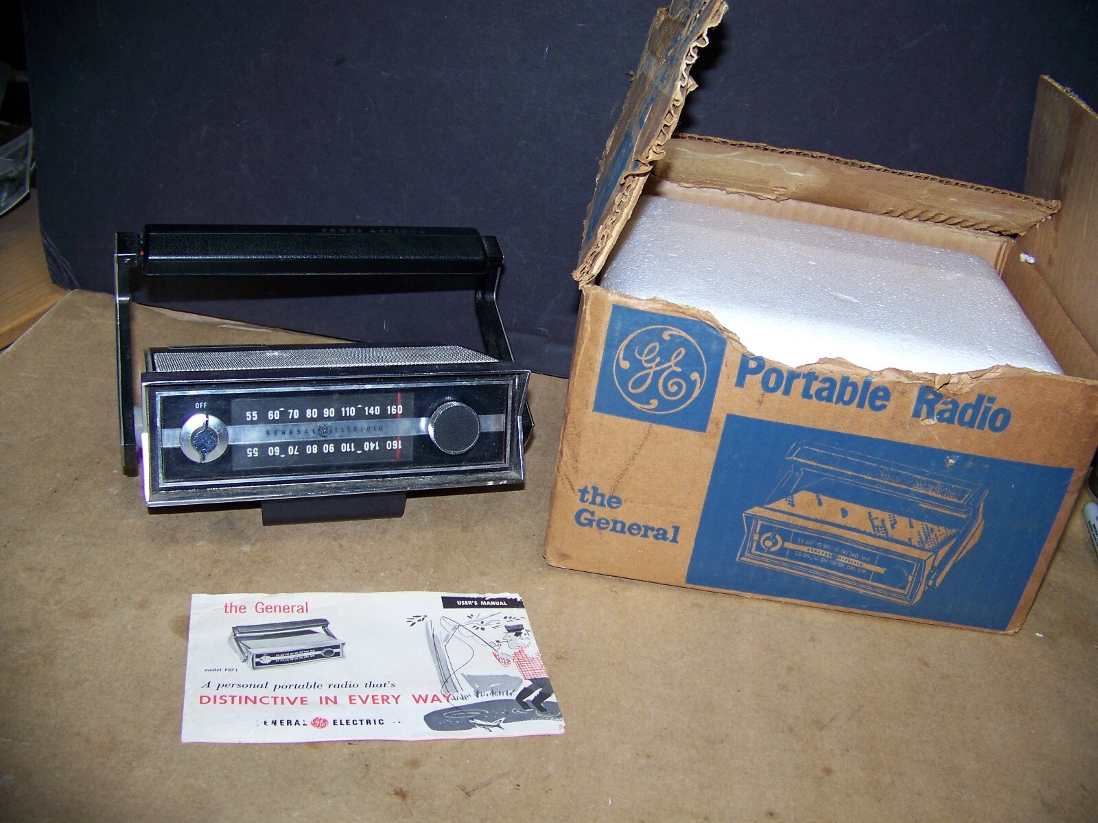 Rare General Electric Black Portable AM Radio the general with box ...