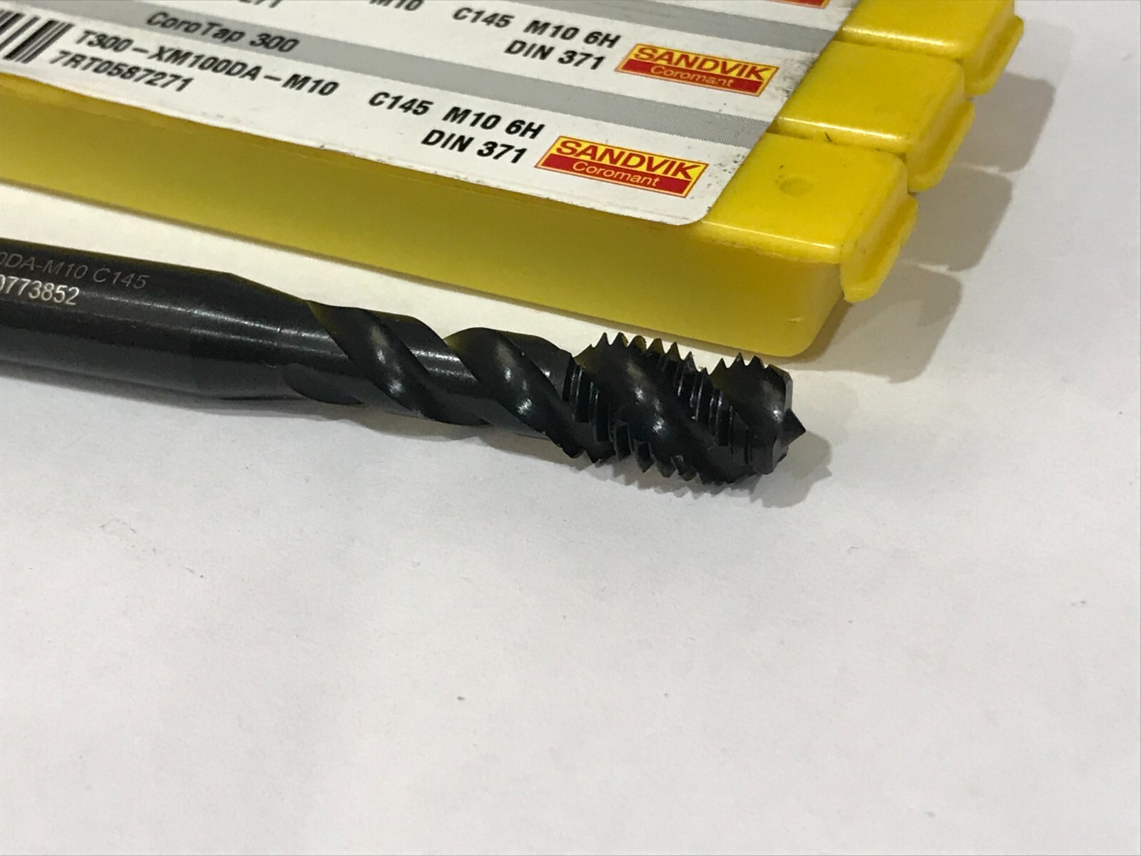 1pc T300-XM100DA-M10 C145 M10 6H DIN371 SANDVIK Cutting Tap with Spiral ...