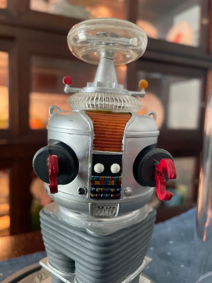Lost In Space B-9 Robot Under Glass! MOEBIUS model kit Pro-Built & Painted | eBay