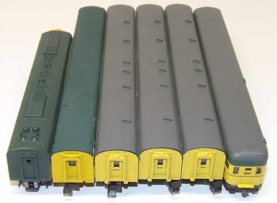 Con-Cor N scale C & NW EMD E-8 diesel w/ 5 passenger cars - mixed ...