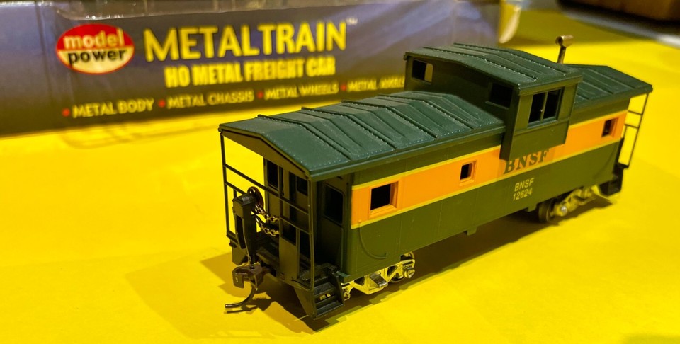 MODEL POWER METAL TRAIN 2271 BNSF 34' METAL CUPPOLA CABOOSE BNSF 12624 ...