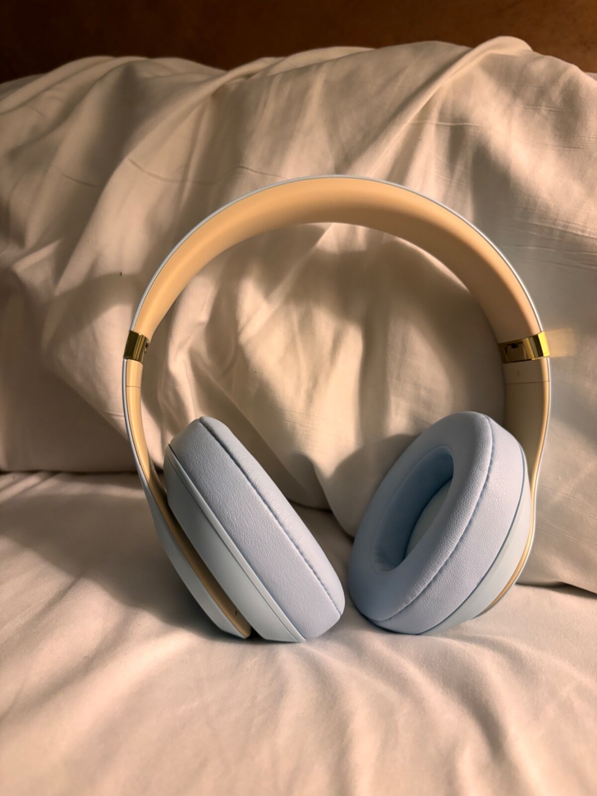 Beats by Dr. Dre Studio3 Wireless Over the Ear Headphones - Crystal ...