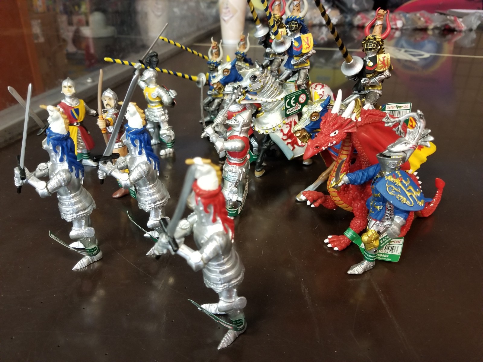 Lot of 18 MEDIEVAL Action Figures Knights And Horses SAFARI LTD Hand ...