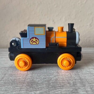 Thomas & Friends Wooden Railway Dash Magnet Train By Learning Curve | eBay