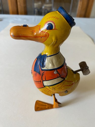 Vintage J CHEIN WALKING WIND UP DUCK TIN TOY, Winds up and waddles ...