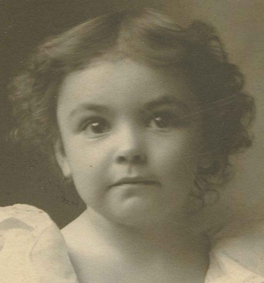 YOUNG GIRL, IMPATIENT EXPRESSION. CABINET CARD. ALBERTA LEA, MINNESOTA ...