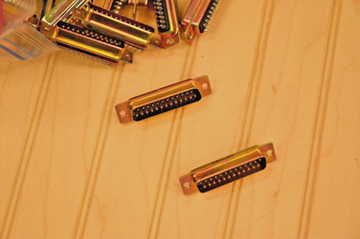 10pcs - AMPHENOL CONNECTOR - 25 PIN D-SUB SOLDER CUP MALE | eBay