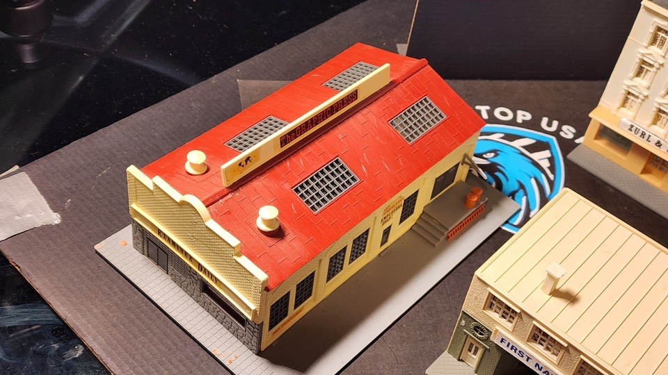 N Scale Industrial & Commercial Buildings Assortment x8 Assembled ...