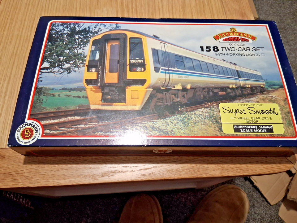 BACHMANN 00 GAUGE 31-502 CLASS 158 DMU IN METRO TRAIN RED LIVERY DCC ...