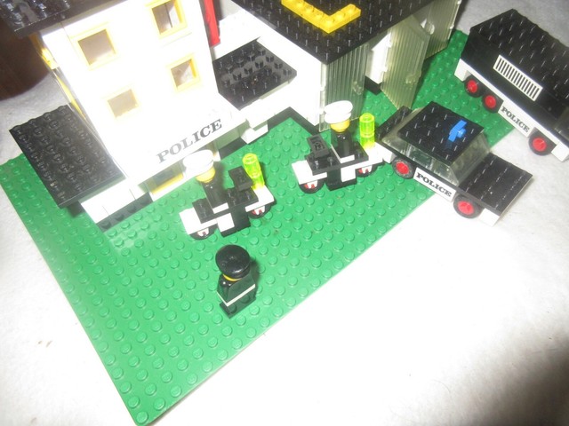 LEGO LEGOLAND: Police Headquarters (370) for sale online | eBay
