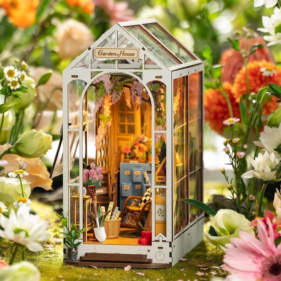 Rolife Holiday Garden House DIY Book Nook Shelf Insert Mini Dollhouse ...