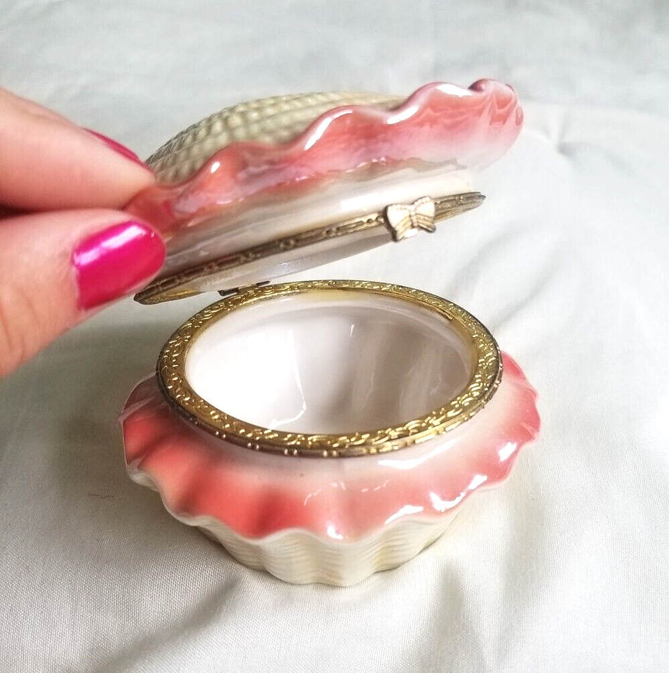 Glazed Ceramic Clam Sea Shell Trinket Jewelry Box Hinged Lid w Clasp ...