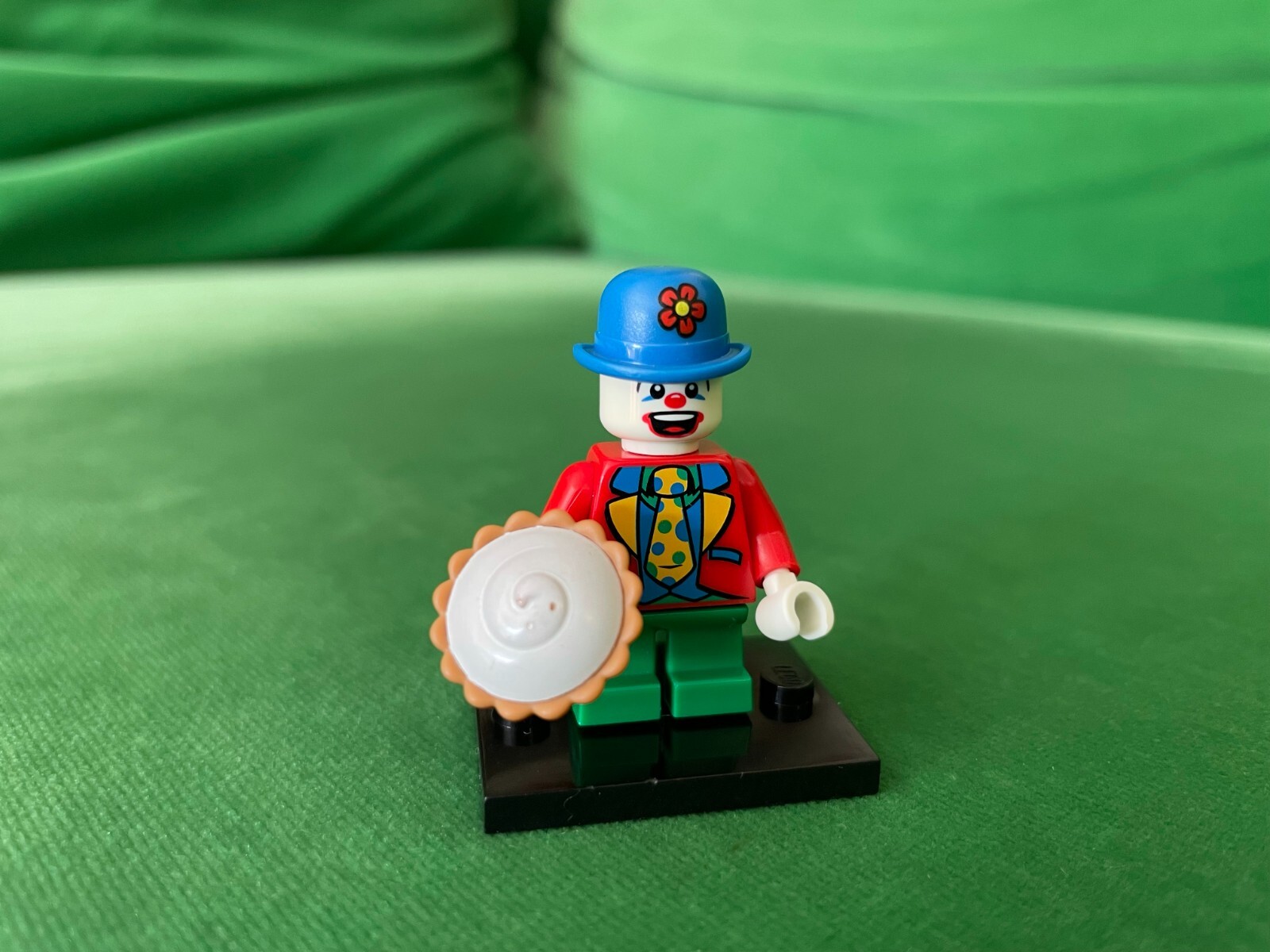 Lego Clown with Pie minifig Circus City Town 8805 Minifigures Series 5 ...