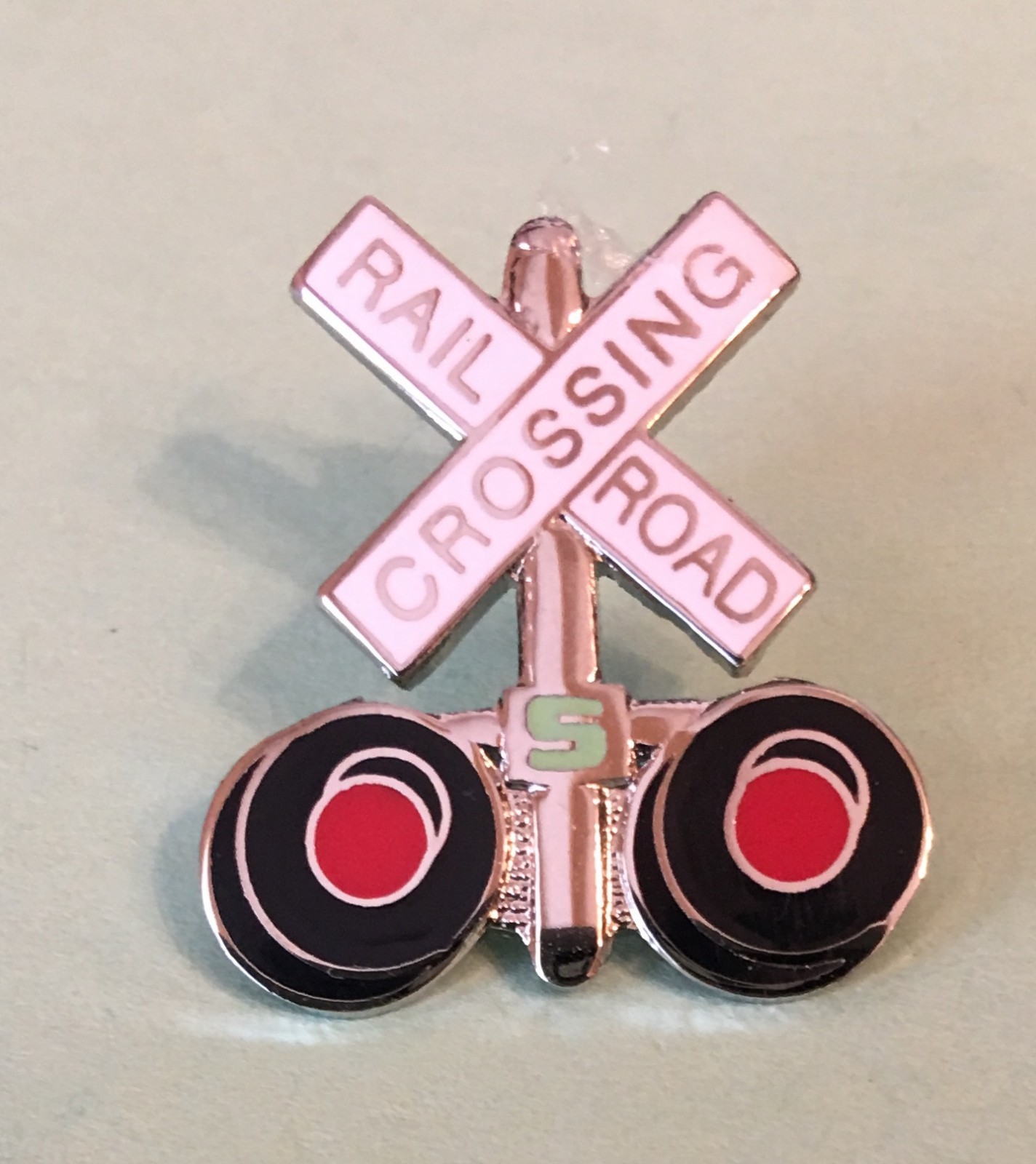 Railroad Hat-Lapel Pin/Tac -Silver Crossing gate signal/ crossbucks ...