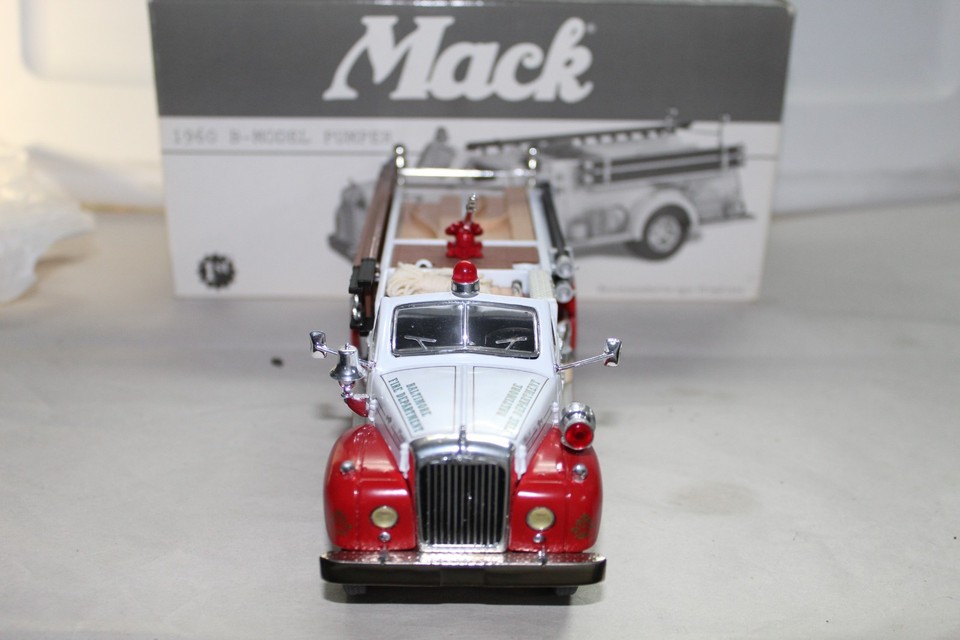 FIRST GEAR 1960 Mack B-Model Pumper Baltimore Fire Department Engine 15 ...