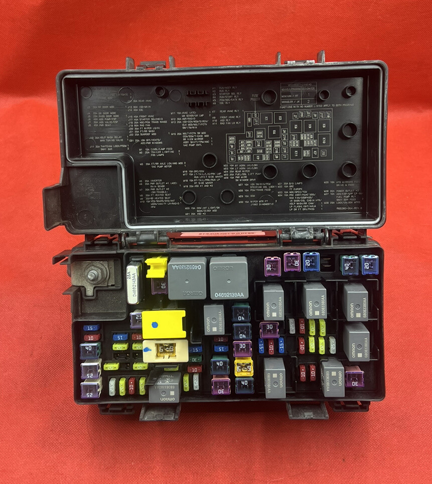 2015-2018 Chrysler Dodge Fuse / Relay Box Integrated Power Module ...