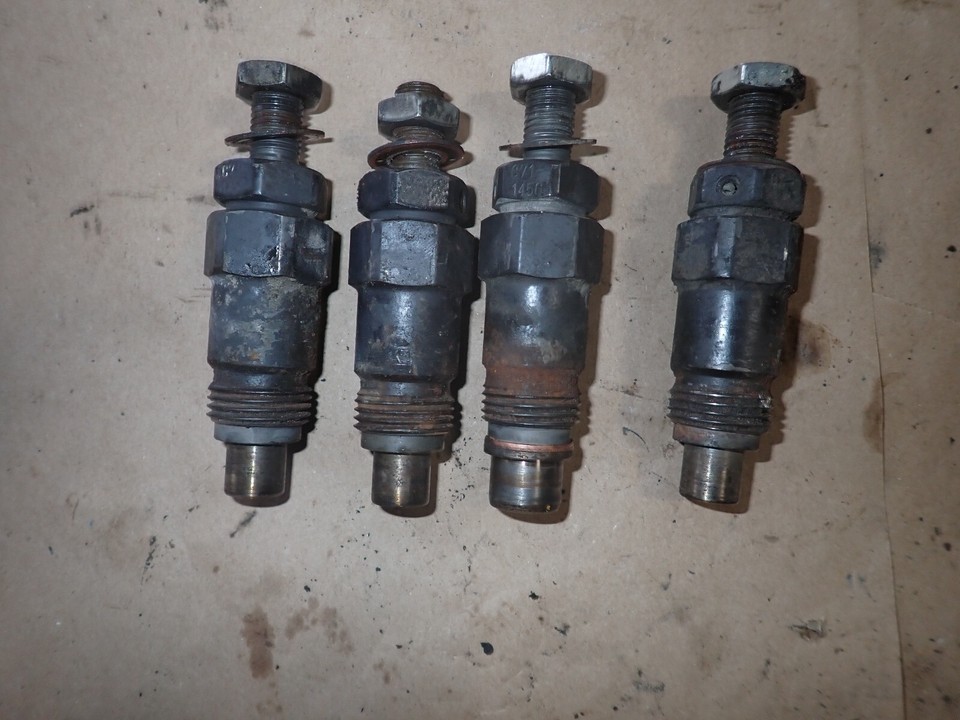 Cummins B3.3 Diesel Engine Fuel Injectors Set of 4 4945041 4955575 ...