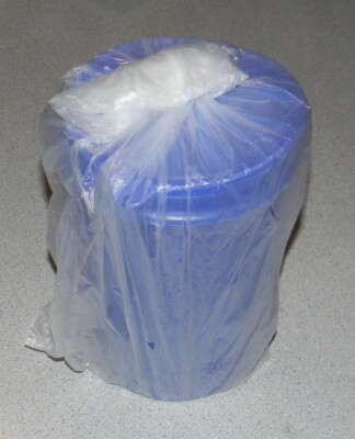 Tupperware 321-6 1 Quart Drink Handolier Container w/ Blue Seal, Green ...