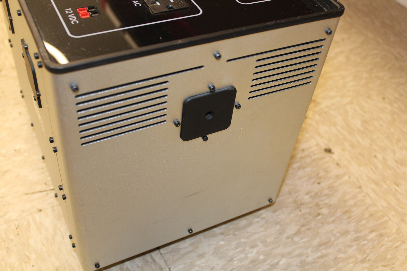 Lion Energy Humless 1500 Series Solar Generator With Folding Solar ...