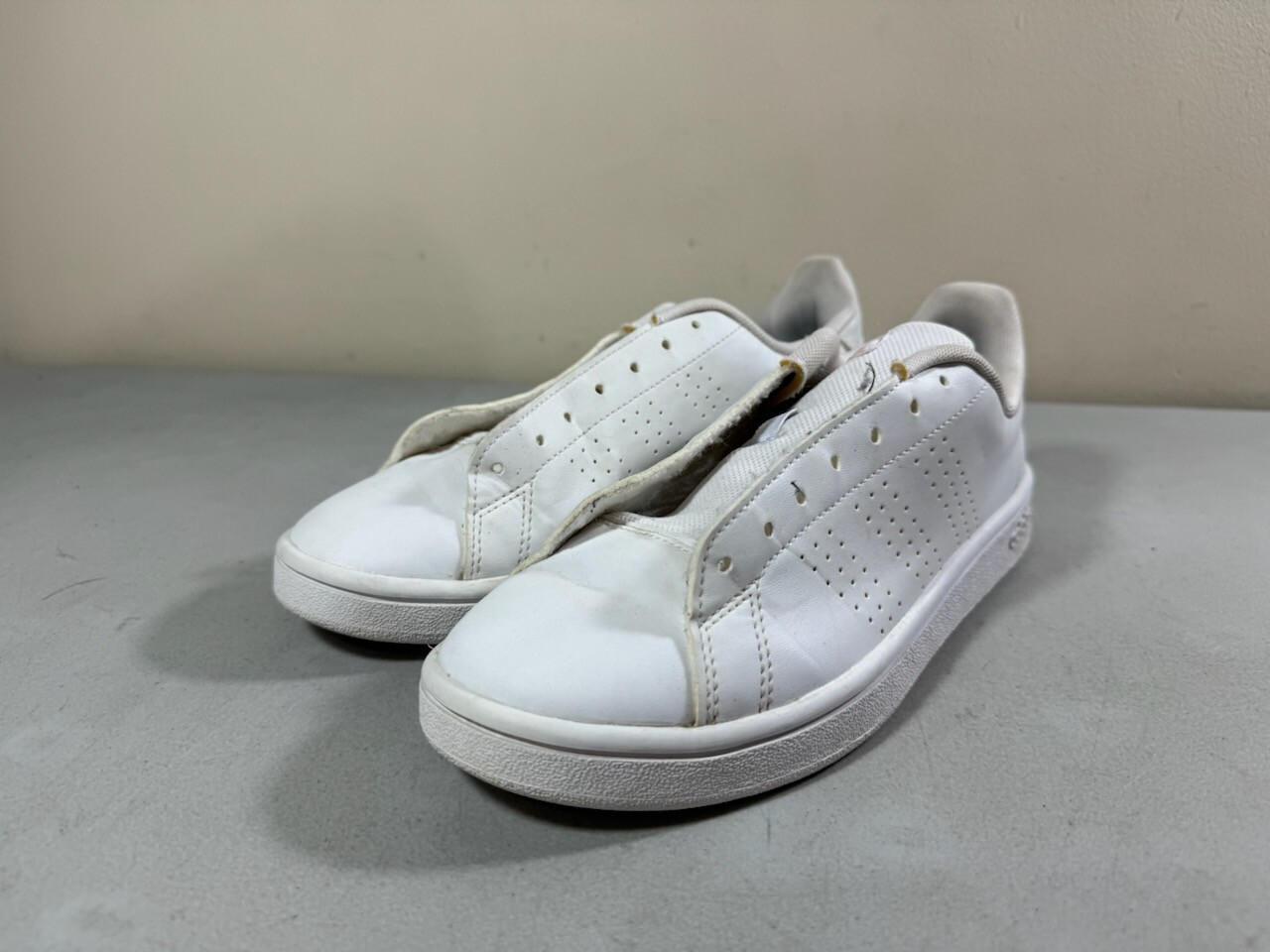 ADIDAS WOMEN'S WHITE EE7510 ADVANTAGE BASE CASUAL SNEAKERS SIZE 7.5 ...