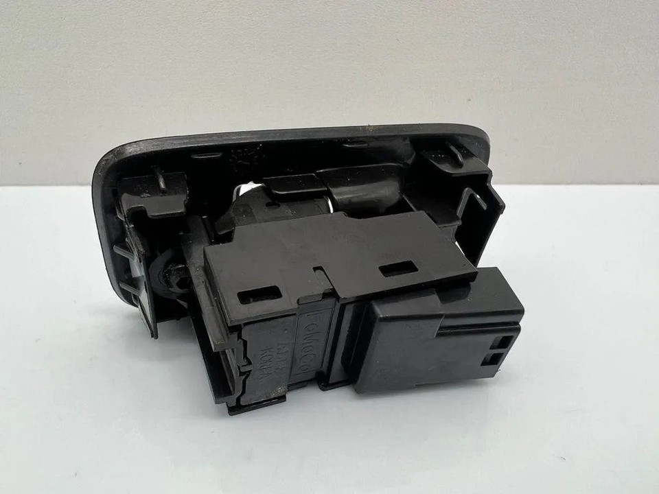 VOLVO V40 Cross Country 526 Rear Left Door Window Switch 31394840 ...