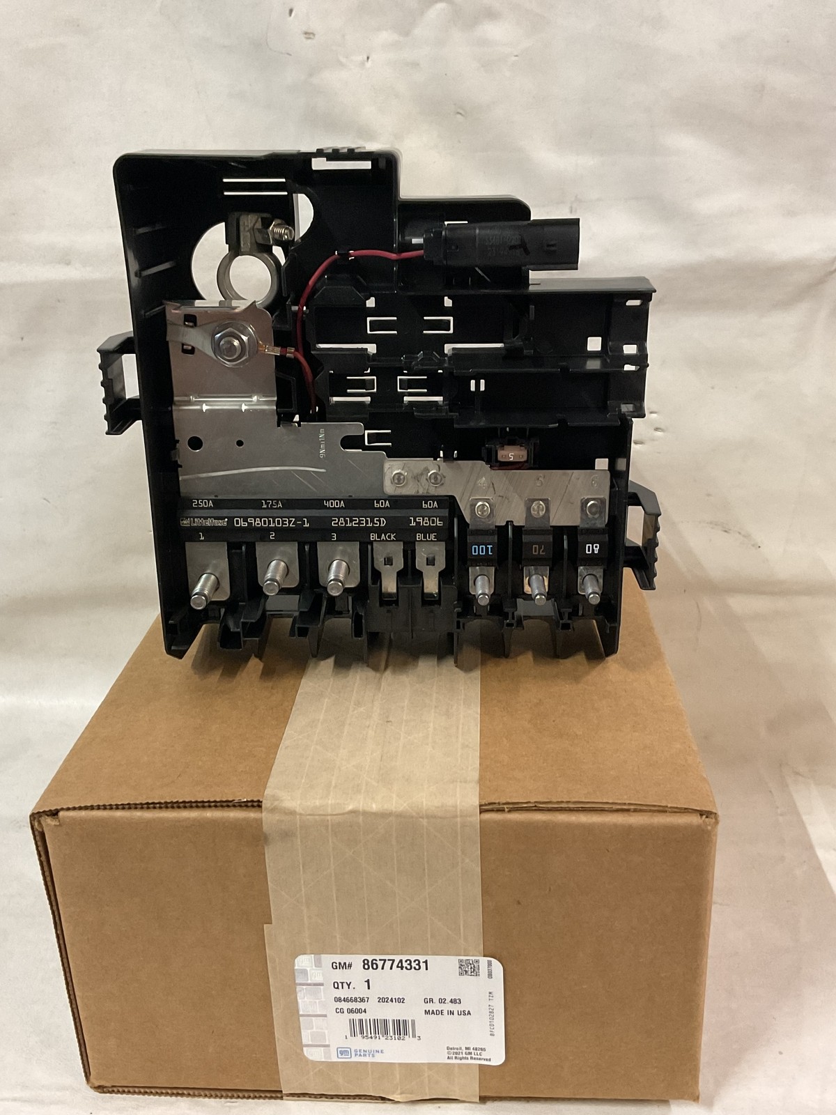 2022-2025 Chevrolet Silverado Sierra 3.0 Duramax Battery Fuse Block ...