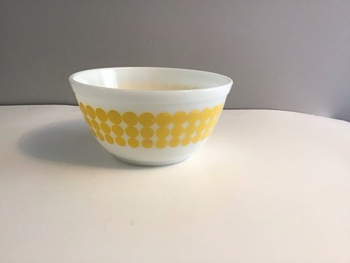Vintage PYREX 402 Yellow Polka Dot Nesting Milk Glass Mixing Bowl 1.5 ...