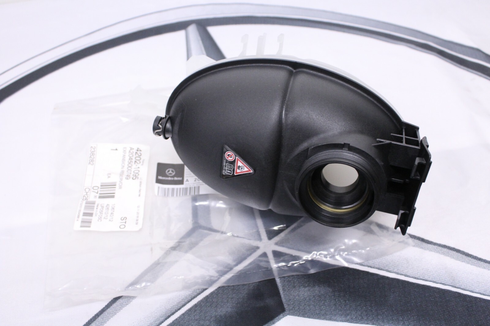 Genuine Mercedes-Benz W204 C-Class W212 E-Class Coolant Header Tank ...