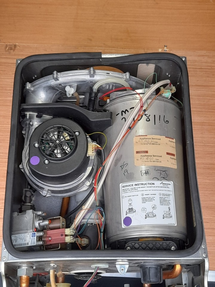 Worcester Bosch Greenstar 24i Junior Combi Boiler- Working upon removed ...