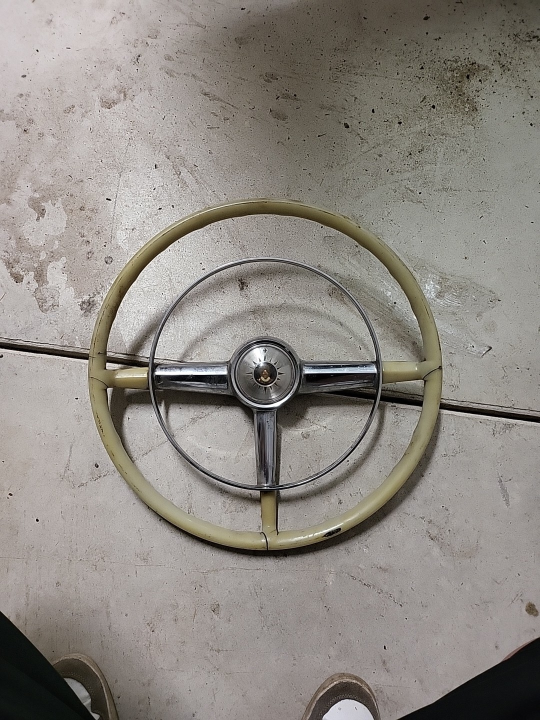 Vintage Steering Wheel. Not Sure What Year Or Model Of Vehicle This ...