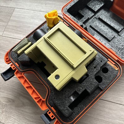 Levels & Surveying Equipment - Wild Level