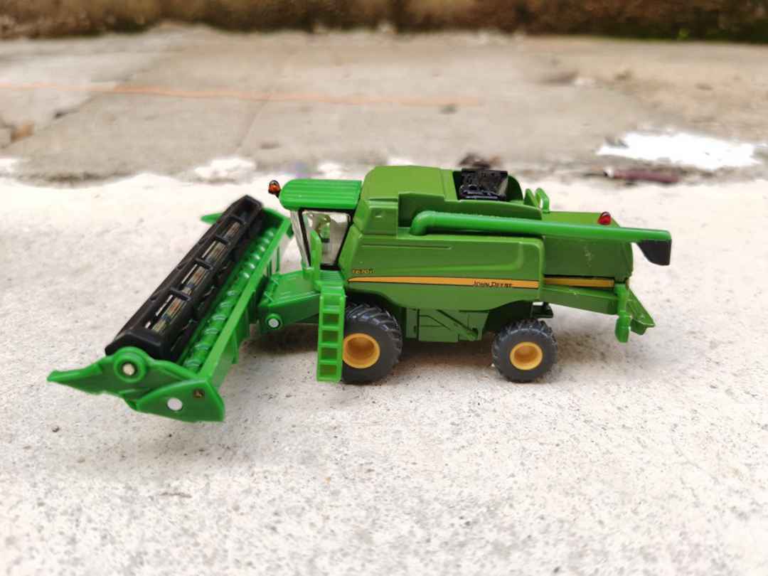 John Deere Combine Harvester Toy 1/64 John Deere 7720 Combine