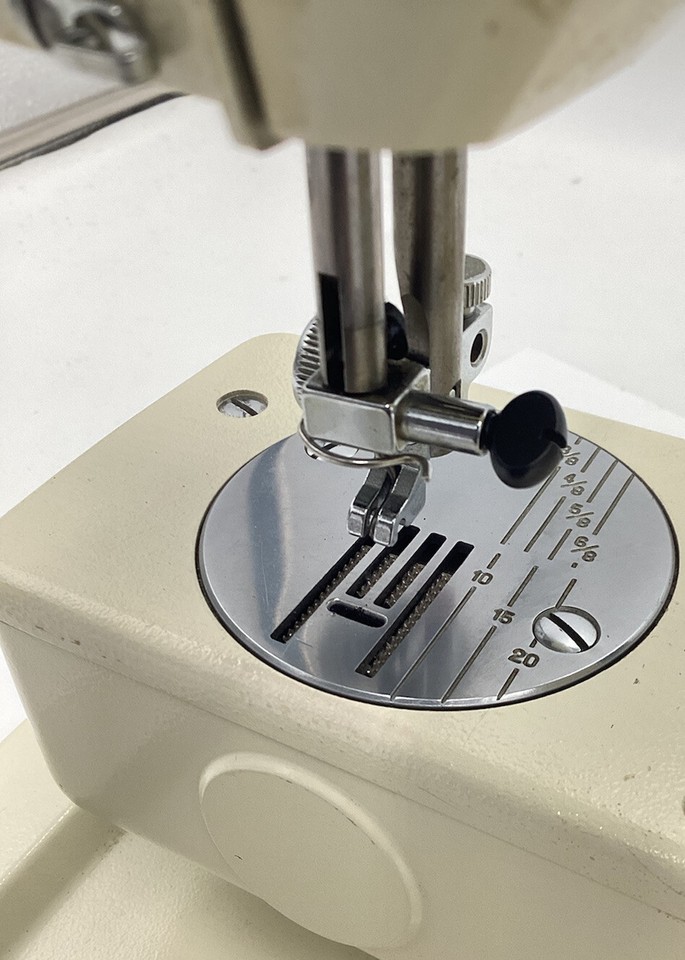 PFAFF VINTAGE SEWING MACHINE MODEL 213 (made in Germany) FULLY WORKING ...