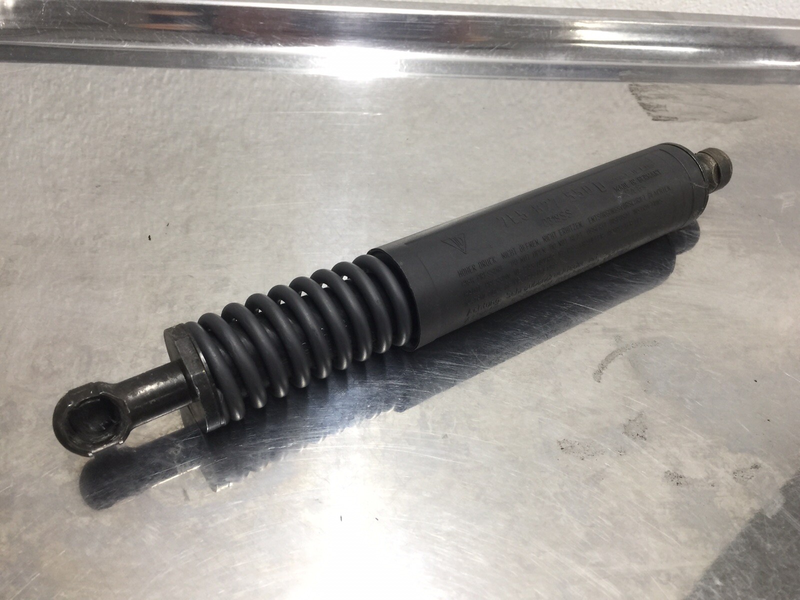 GENUINE OEM 2003-2010 PORSCHE CAYENNE Hatch Strut Shock 7L5 827 550 D ...
