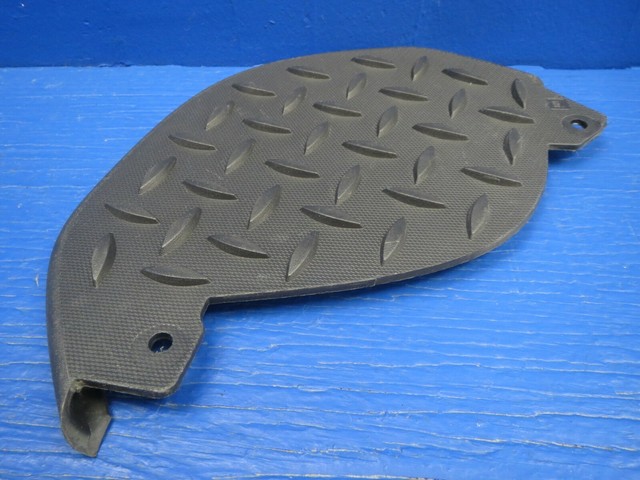 Rear Bumper Corner Step Pad RH 2014-20 Chevrolet Silverado Sierra ...