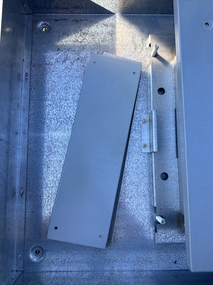 Square D I-Line Panelboard 600 Amp 120/240V Single Phase With Breakers ...