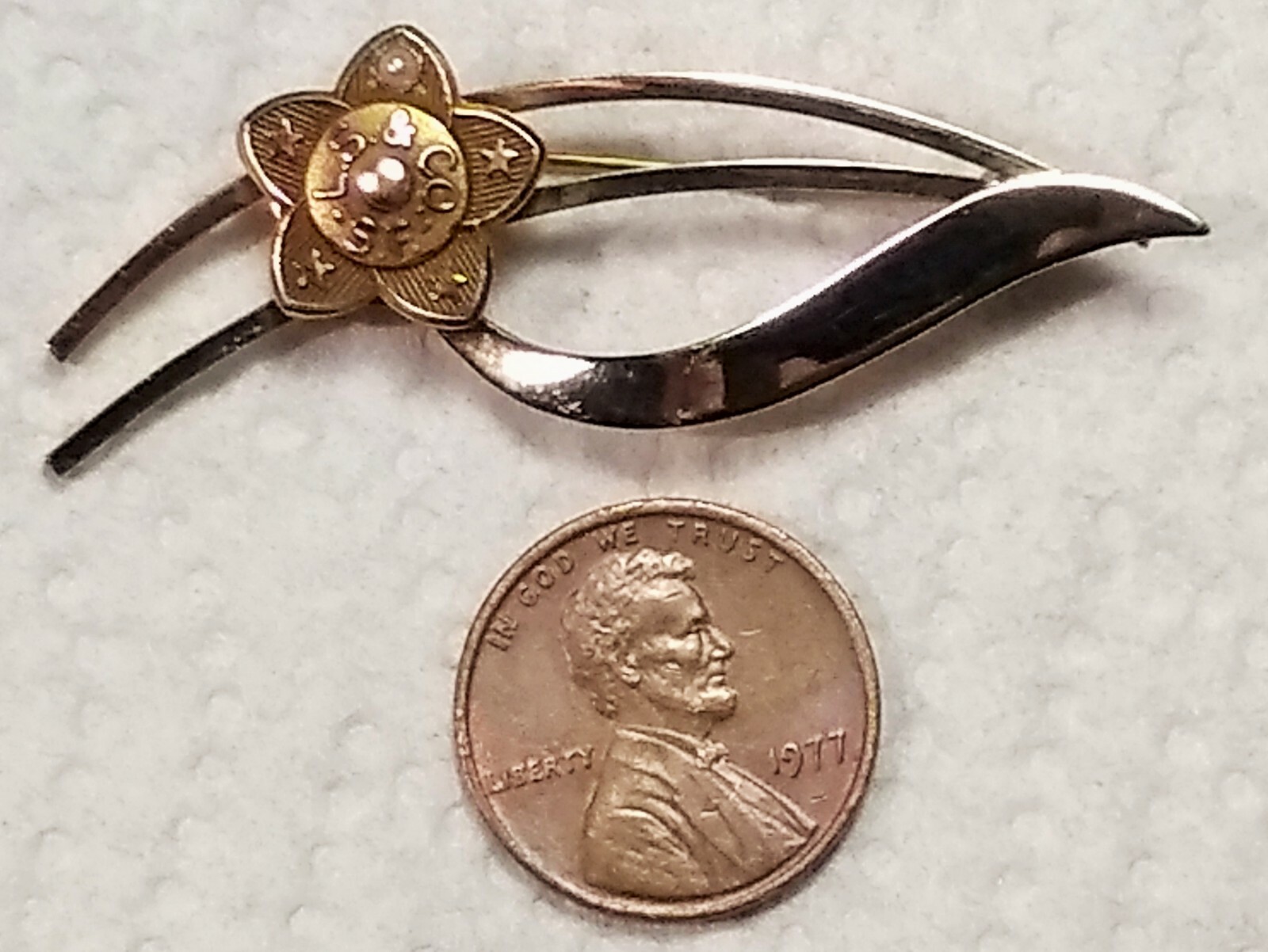 VINTAGE 1940s LOUIS STERN SIGNED GOLD FILLED LAPEL PI… - Gem