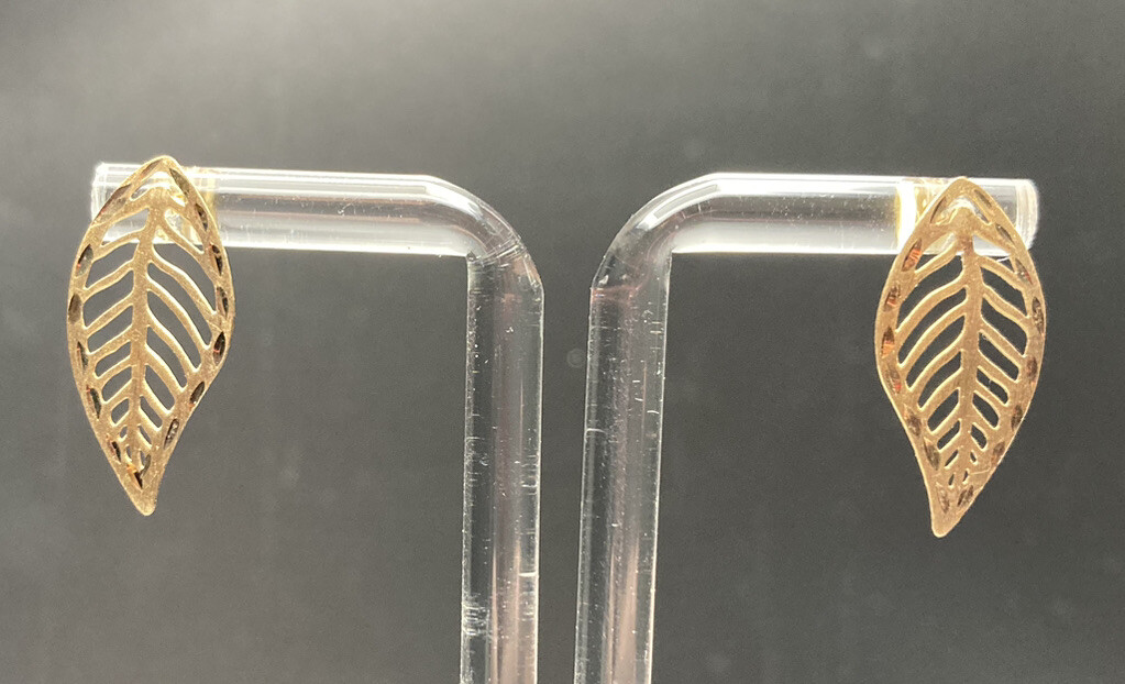 14k Solid Yellow Gold Vintage Diamond Cut Leaf Stud Earrings .49g | eBay