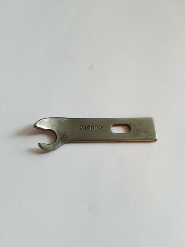 *NOS* 242002-SINGER-BOBBIN CASE STOP FOR SEWING MACHINES* | eBay