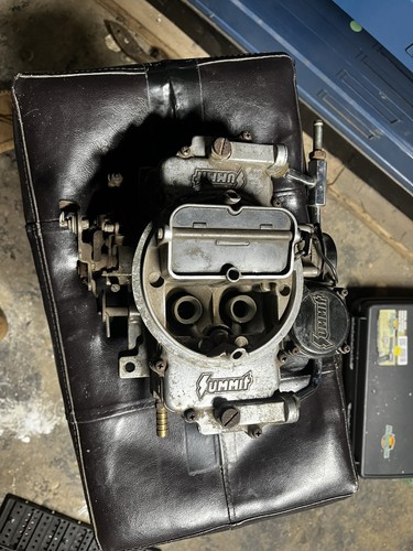 Summit Racing Carburetor 4-Bbl Square Bore 600 CFM Vacuum Secondaries w ...